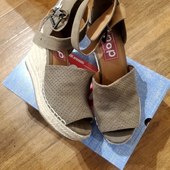 pop | Shoes | Ladies Taupe Espadrille Wedges | Poshmark